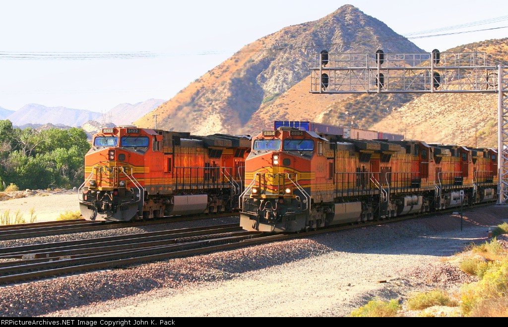 BNSF 4884